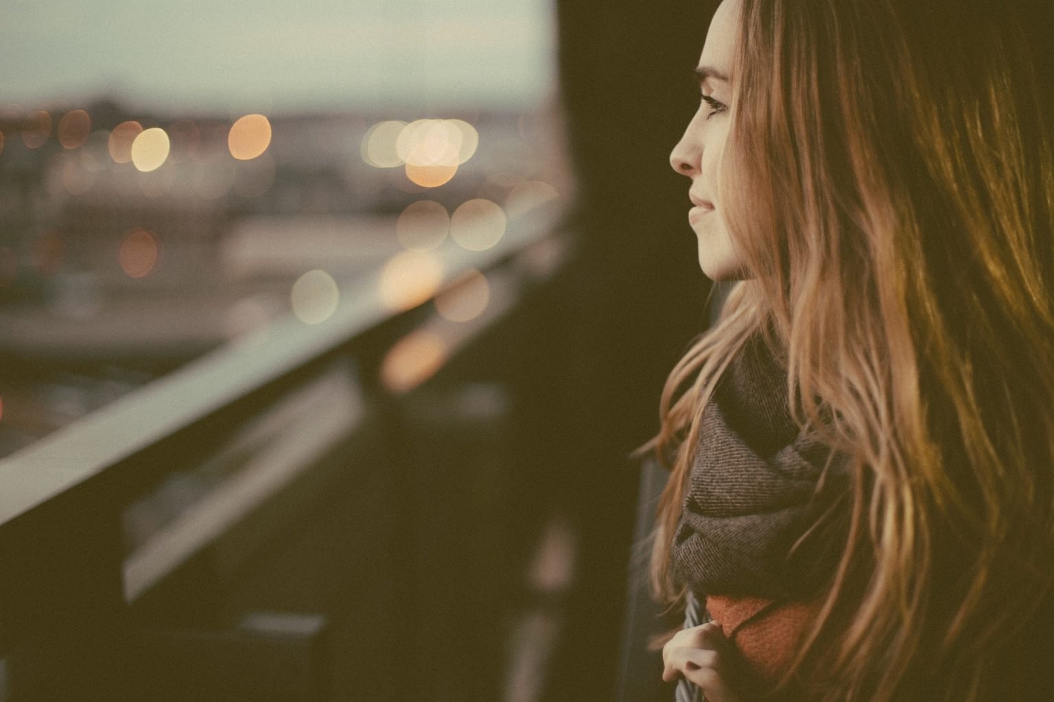 Enjoy Being Alone: 11 Guides to Stay Happy for Lonely People